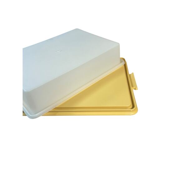 Tupperware | Kitchen | Vintage Tupperware Harvest Gold Rectangle Cake ...